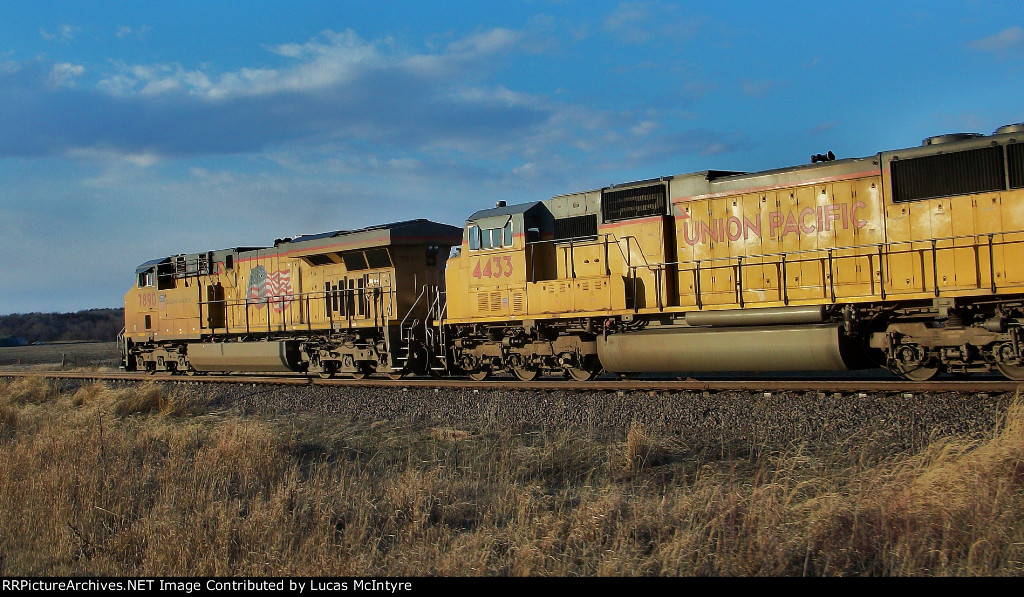 UP 7890 westbound UP special military train